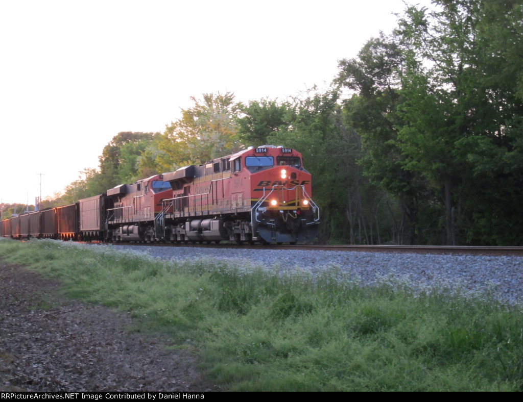 BNSF 5914 leads a coal drag as the sun goes down